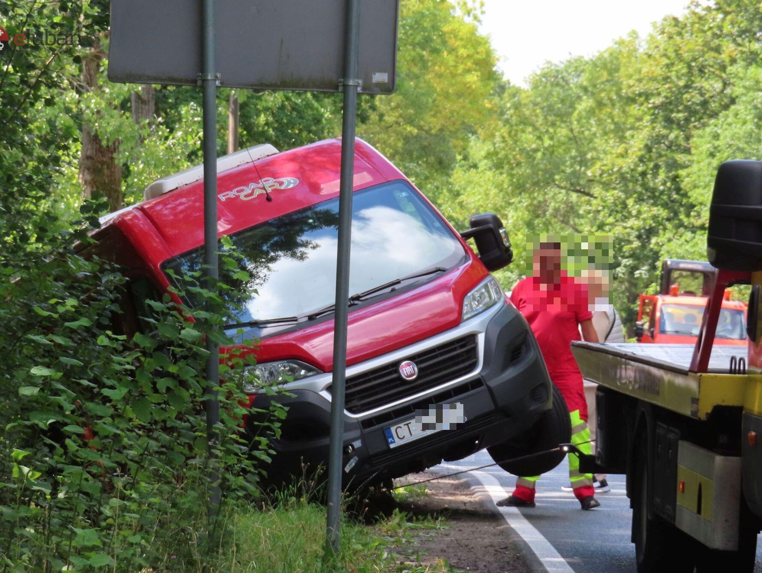 Wymusił pierwszeństwo na DW360. Trzy auta rozbite, korek na kilka godzin